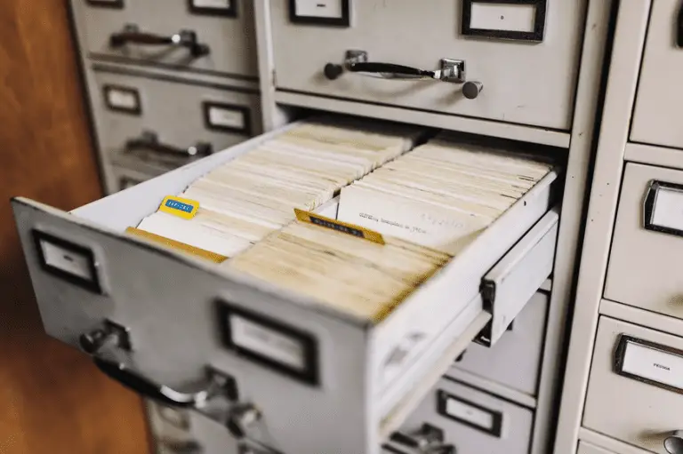 How to Keep Files Upright in Filing Cabinet? - Homely Baron